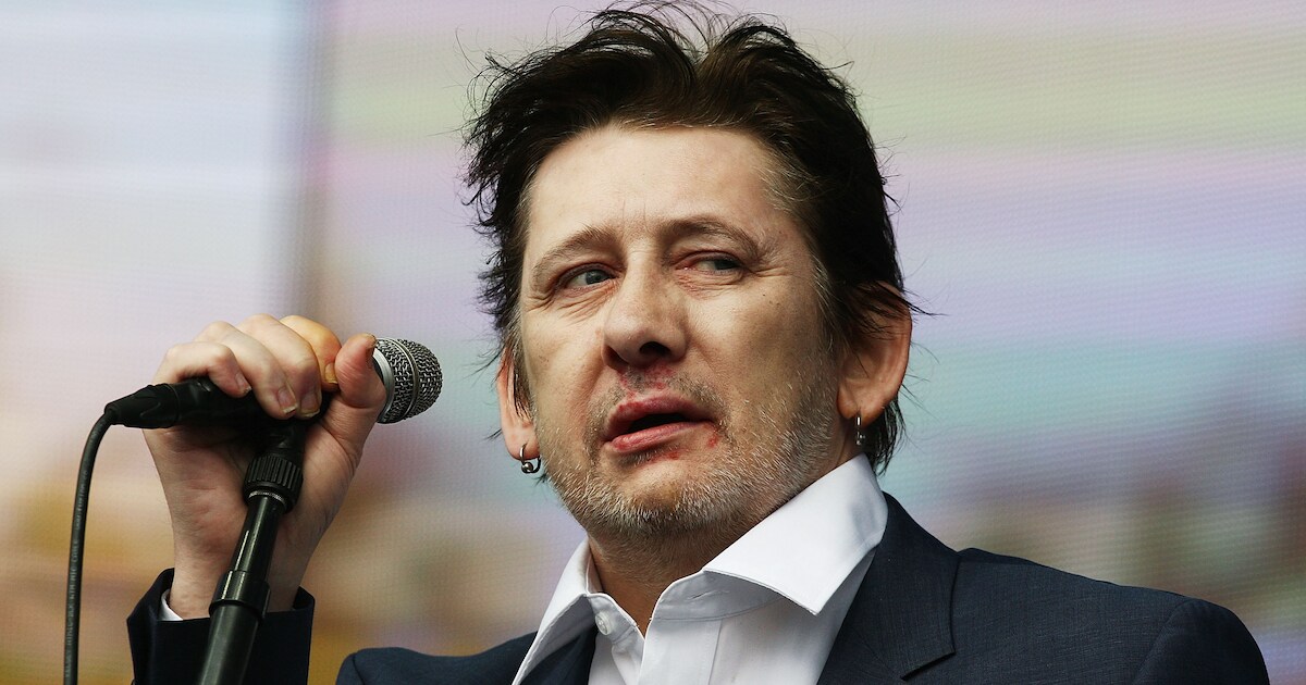 The Pogues-zanger Shane MacGowan (65), bekend van Fairytale of New York ...