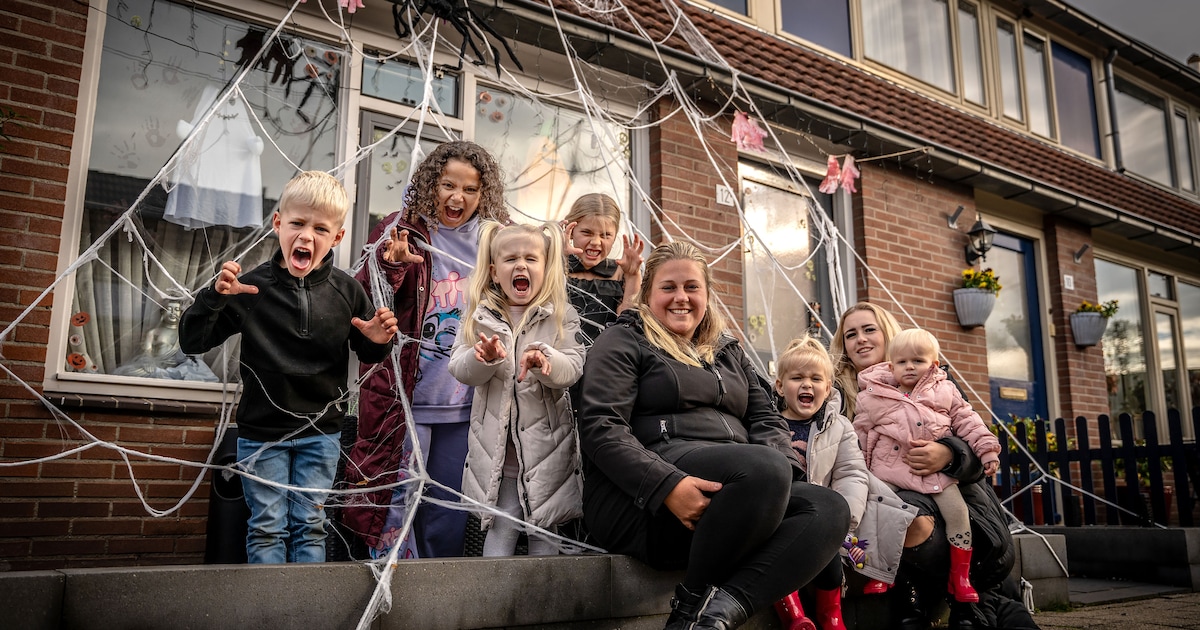 ‘Halloween wordt steeds groter in het dorp’, kinderen kunnen tassen vol ...