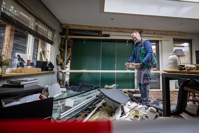 Beschonken tiener (15) knalt huis van Henk en Regina binnen en richt ...