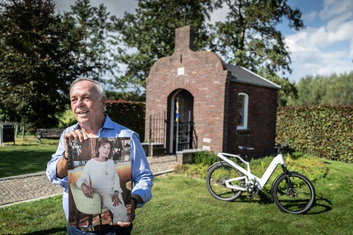 Sjaak bouwde met zijn Anny een Mariakapel, maar nu is ze overleden: ‘Ze ...