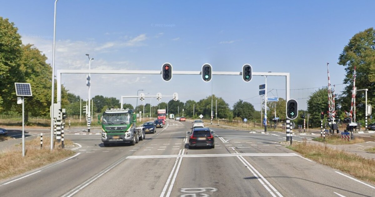 Vijf dagen lang werkzaamheden aan verkeerslichten op drukke Rhenense kruising | Rhenen ...