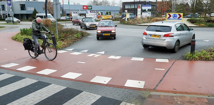 Kan vierkant fietspad ellende op rotonde Heesch eindelijk oplossen? Leo ...