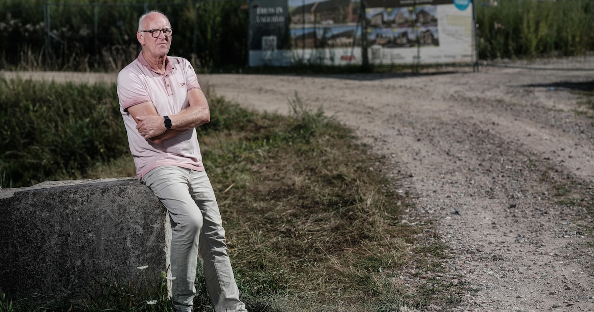 Bert en buren boos om bouwverkeer dat door de wijk raast, terwijl de ...