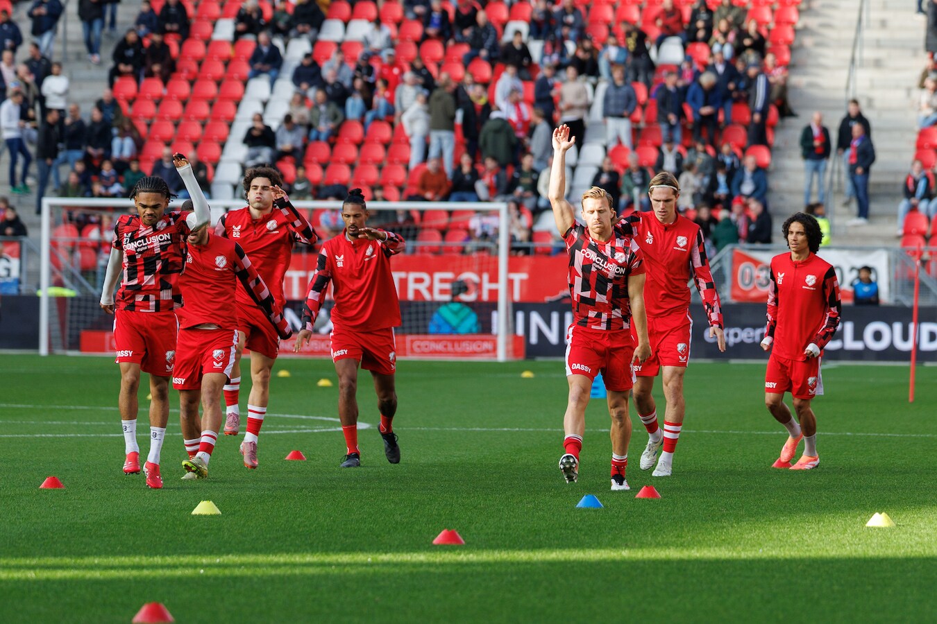 Ron Jans houdt zieke Cathline buiten basis, FC Utrecht vol vertrouwen tegen Ajax: ‘We zitten in ...