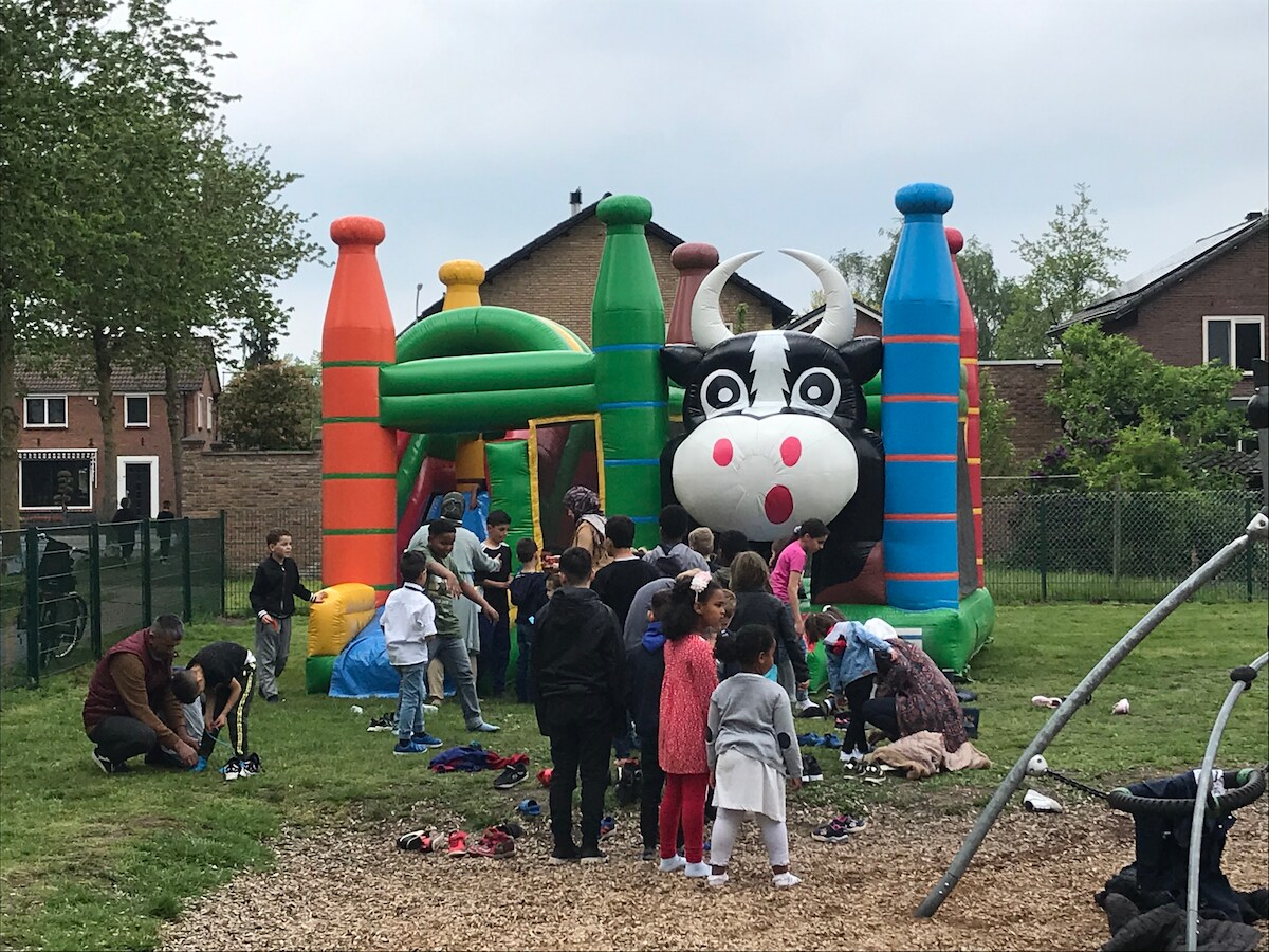 Zo’n 250 kinderen houden Fitrfeest in Edese speeltuinen: ‘Heel ...