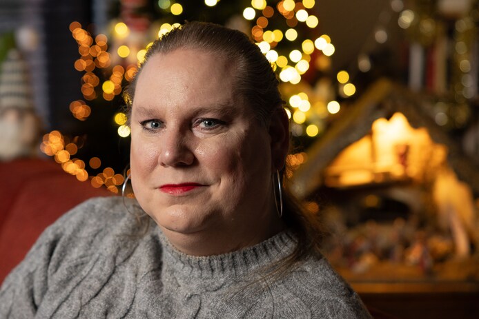 Liefde overwint: de reis van politieagente Renée na haar coming-out als ...