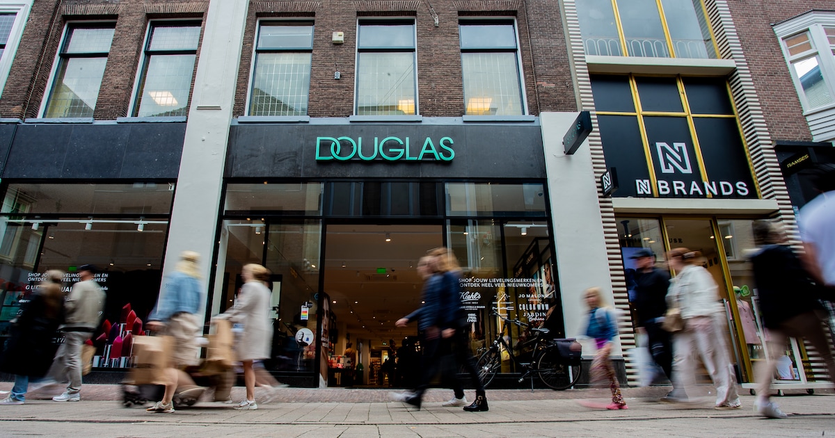 Roemeense vrouwen stelen voor 2500 euro aan parfum in Arnhem, maar zijn ...