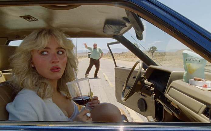 Waarom zijn mensen zo boos over de nieuwe albumhoes van Sabrina ...