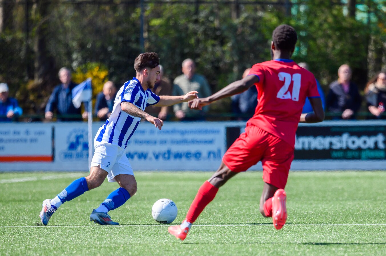 ‘Vogels’ doet goede zaken, futloos Roda’46, Hoevelaken haalt uit: dit ...
