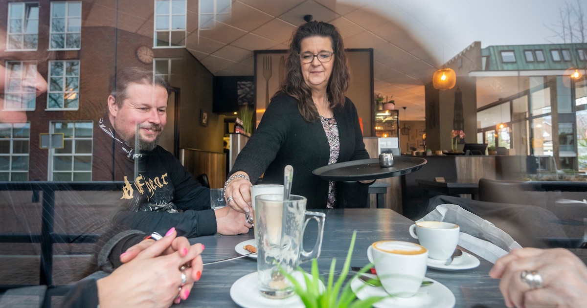 Haar lunchroom draait als een tierelier, tóch stopt Carla (60) ermee ...