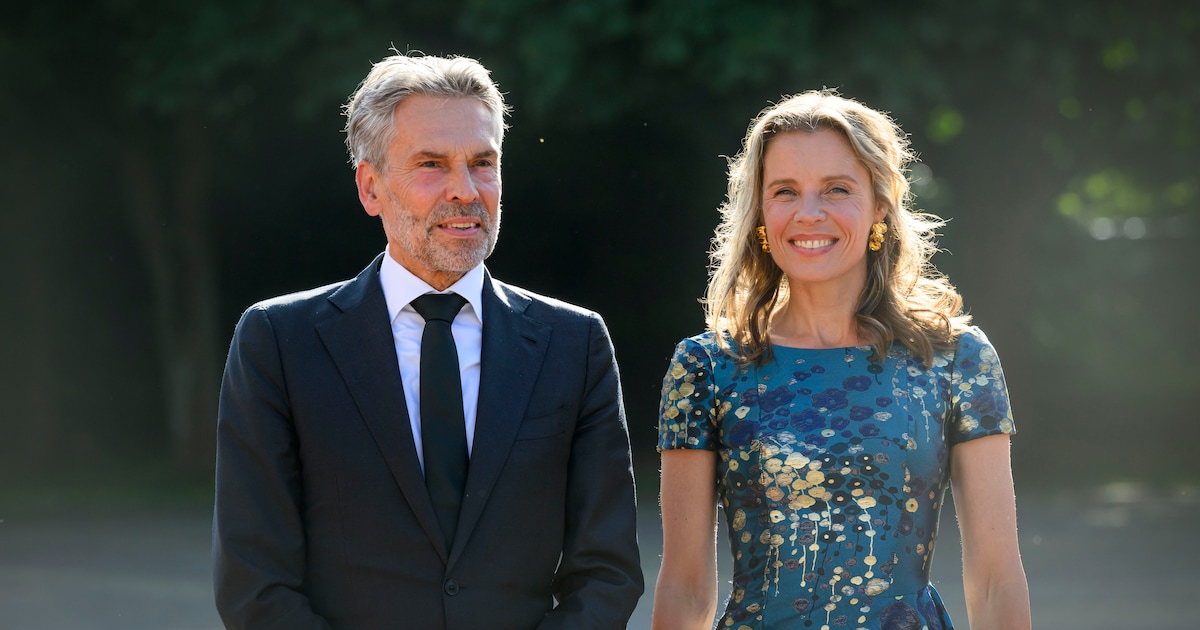 In een turquoise capejurk stak ‘first lady’ Loes Meurs koningin Máxima ...