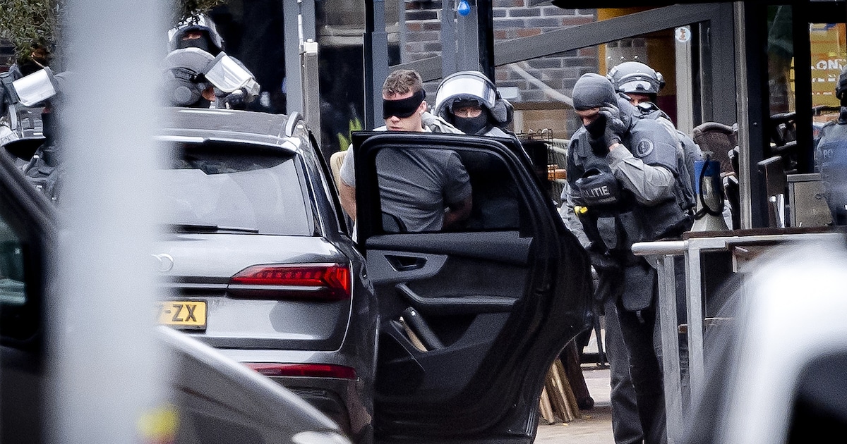 Corné H. hoort 12 maanden cel en tbs eisen voor cafégijzeling in Ede ...