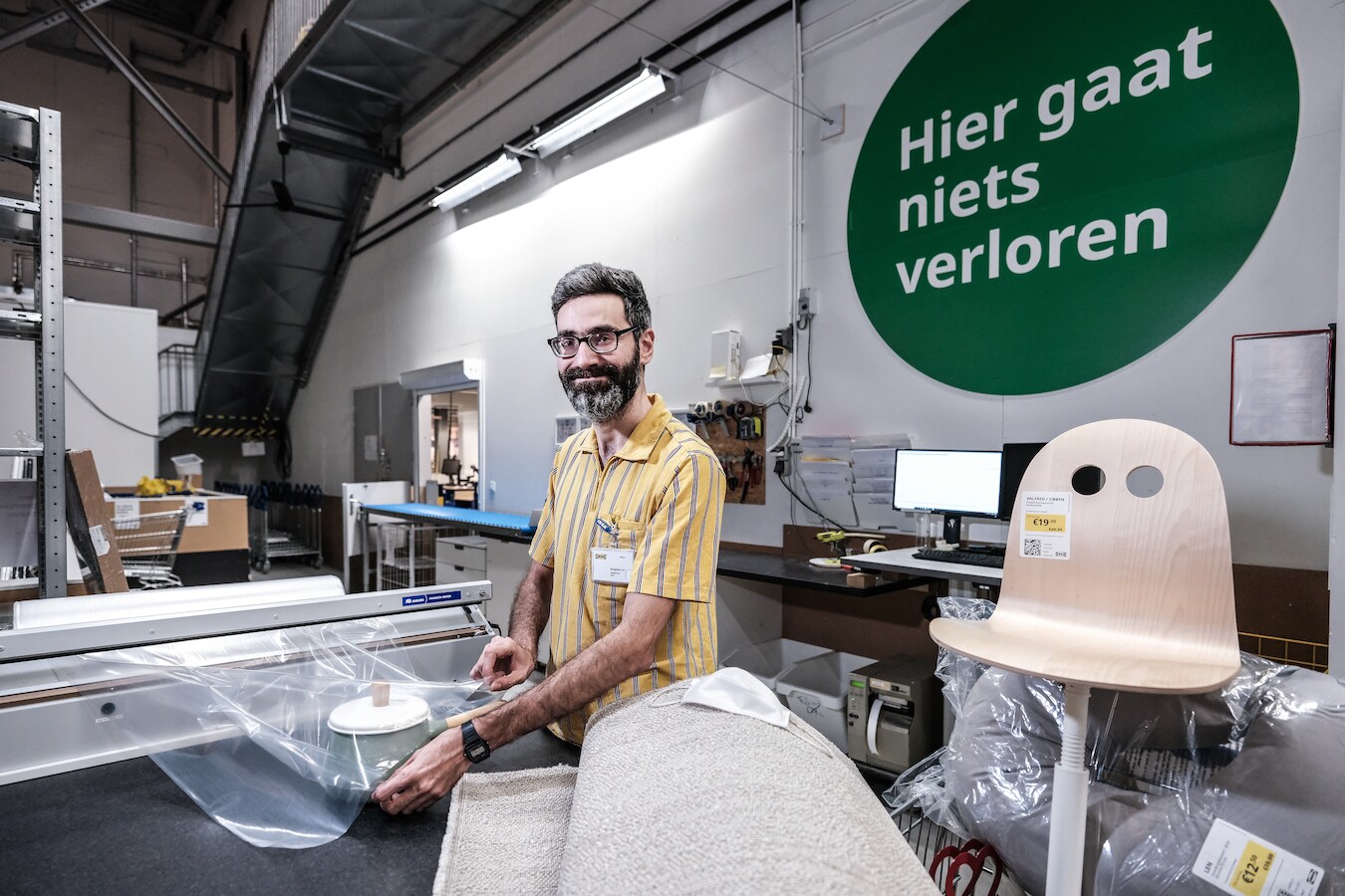 Mohamad vluchtte uit de oorlog en loopt nu stage bij Ikea | Foto ...