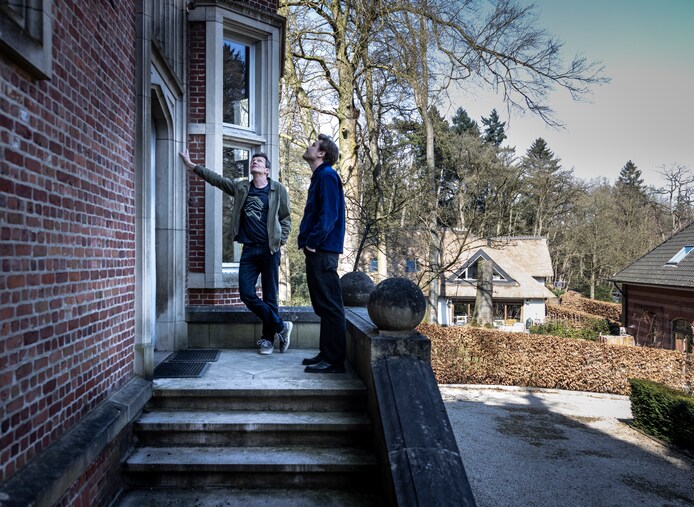 Een doodzieke vrouw, een handvol vertrouwelingen en een testament van ...