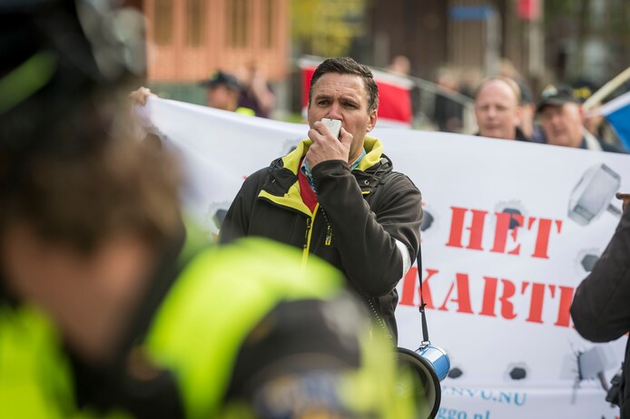 Infiltrant in extreemrechtse NVU gaf info door aan politie en AIVD ...