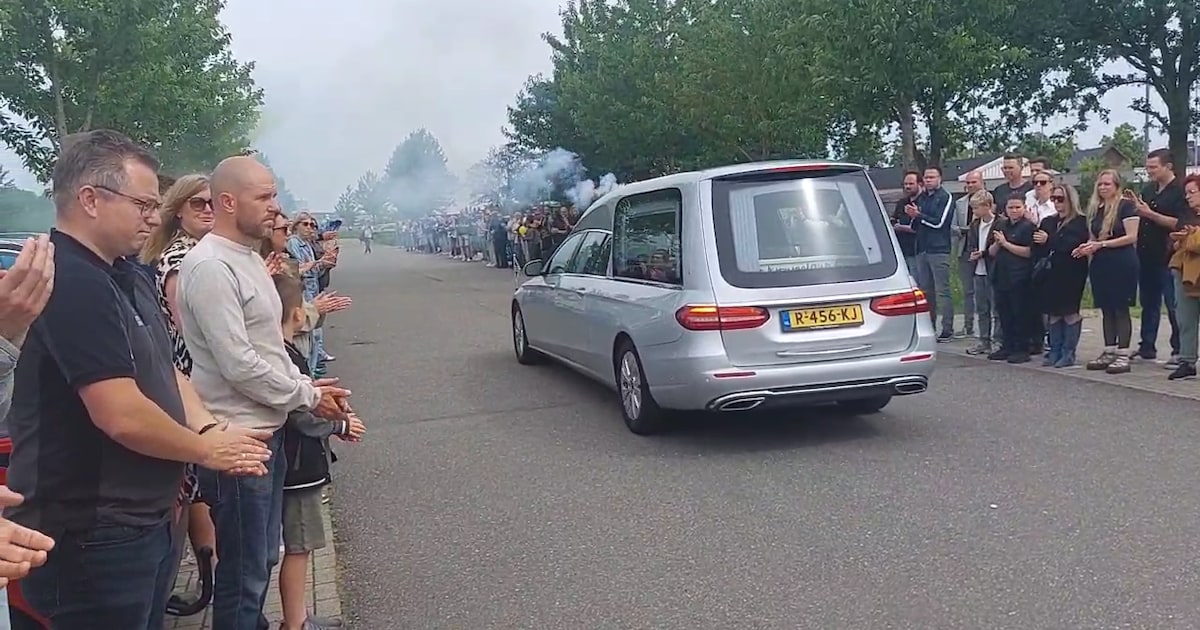 Berghem herdenkt omgebrachte Bas (47) met indrukwekkende erehaag bij ...