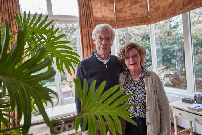 ‘Wereldprimeur’ in de Achterhoek, Martin en Anne-Marie douchen op ...
