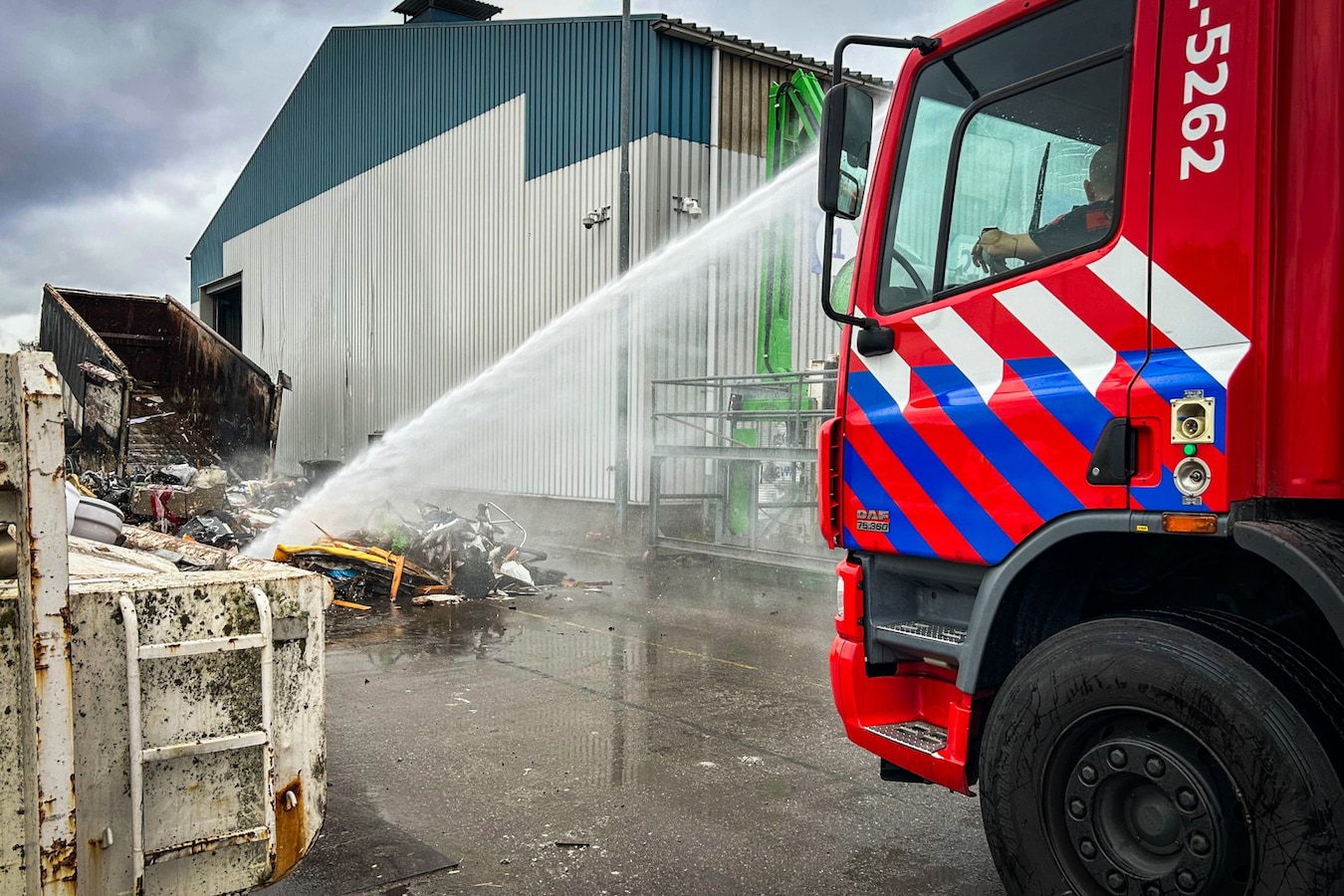 Brand in container op laatste dag van milieupark in Eindhoven | Foto ...