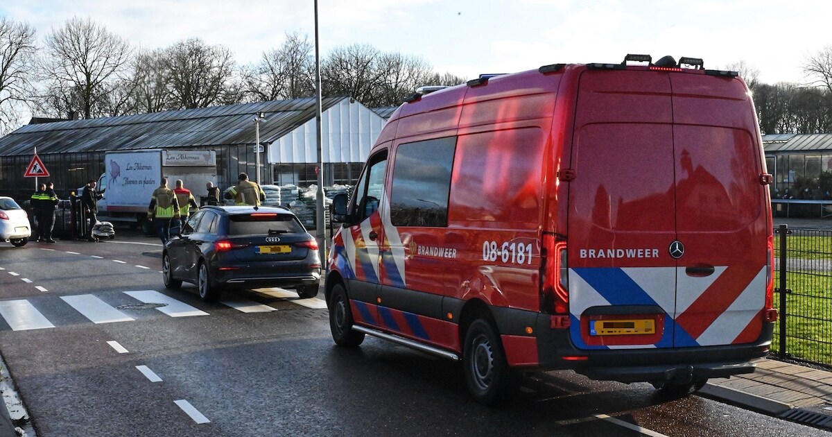 Brandweerman op weg naar reanimatie botst met auto in Beesd | Regio ...