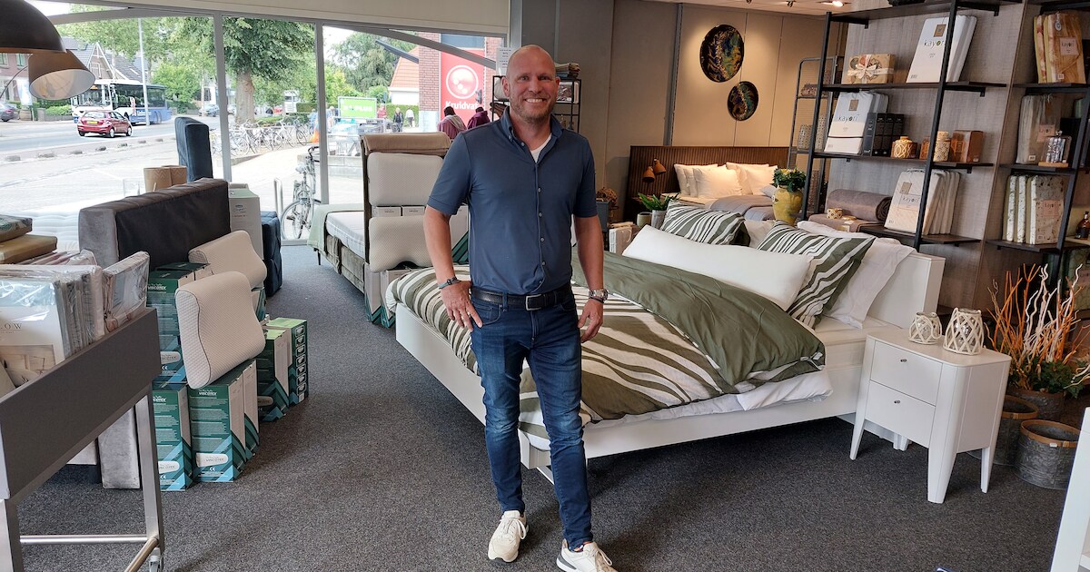 Beddenwinkel De Vries krijgt concurrent De Vries als buurman: ‘Ik ben de originele De Vries hier ...