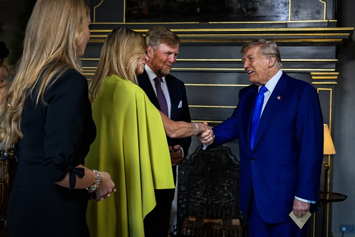 De lach van Trump, de handkus voor Amalia, plek van Zelensky: dit was ...