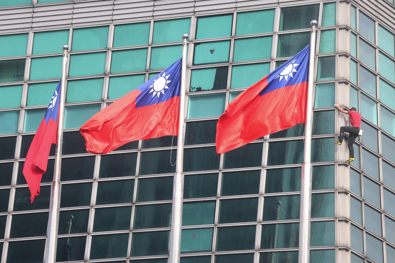 Klimmer Alex Honnold bereikt zonder touw of zekering top van 508 meter ...