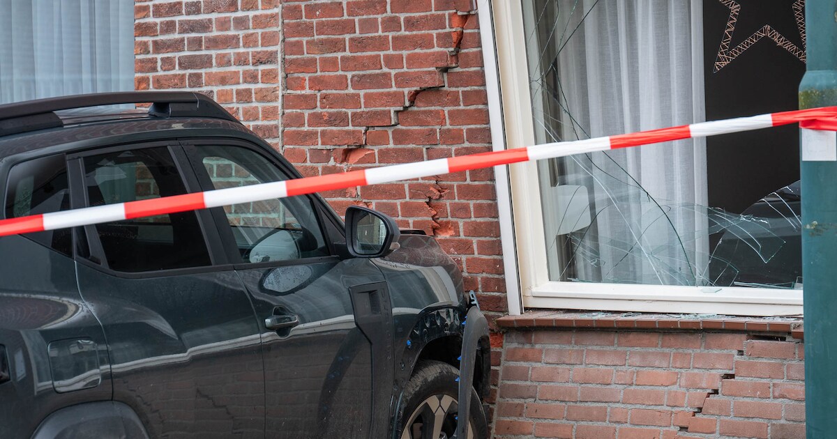 Auto ramt huis in Zevenbergen: muren scheef, mogelijk instortingsgevaar ...
