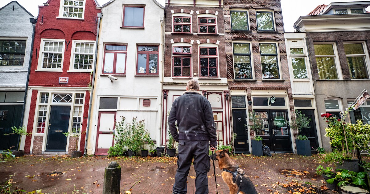 Rood tapijt, jacuzzi’s en foto's van blote vrouwen: Foor kraakt oud ...