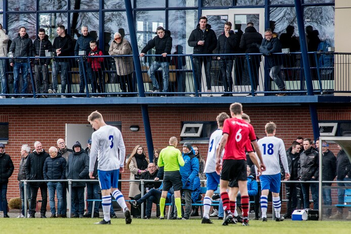 Vijf maanden na kampioensfeest vertrekt trainer Omvlee per direct bij ...