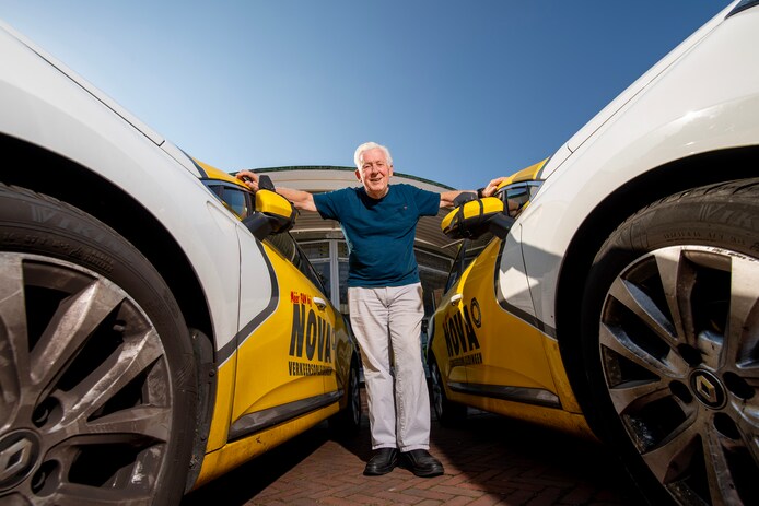 Martin is 79 jaar en geeft nog rijles, al is er toch iets waar hij ...