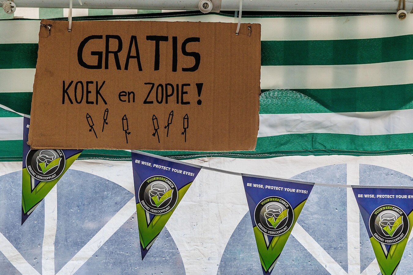 Uitgerekend op de laatste dag dat hij kan verkopen, wordt vuurwerkhandelaar Leo (69) bestolen ...