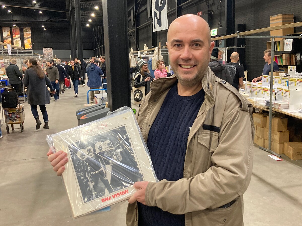 Vinylverzamelaars op ‘s werelds grootste platenbeurs vertellen over hun ...