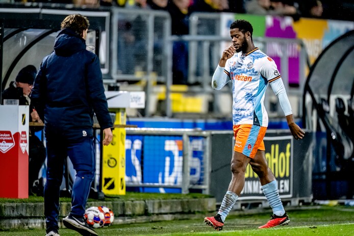 Met tien man wint FC Den Bosch voor de achtste opeenvolgende keer niet ...