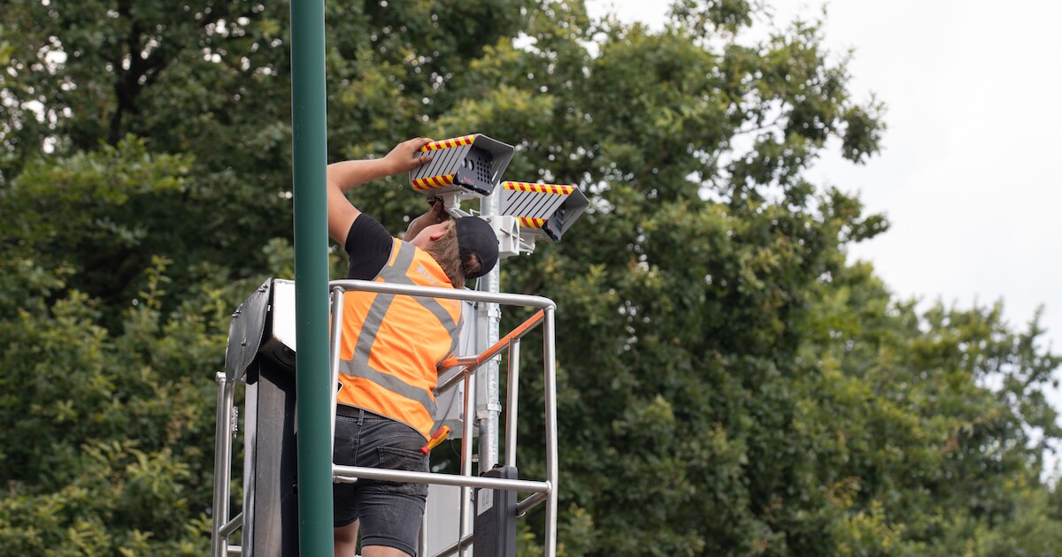 Wacht tot het rode licht gedoofd is, er kan nog een... boete aankomen ...