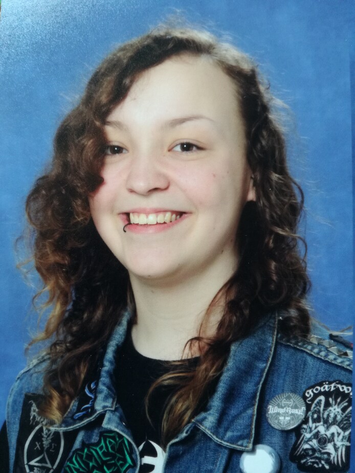 Dawn Cox: 'Tijdens gym werd er een touw om mijn keel vastgemaakt ...