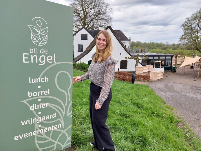 Ietwat nieuwe naam in historische Dodewaardse horecazaak: Bij de Engel ...