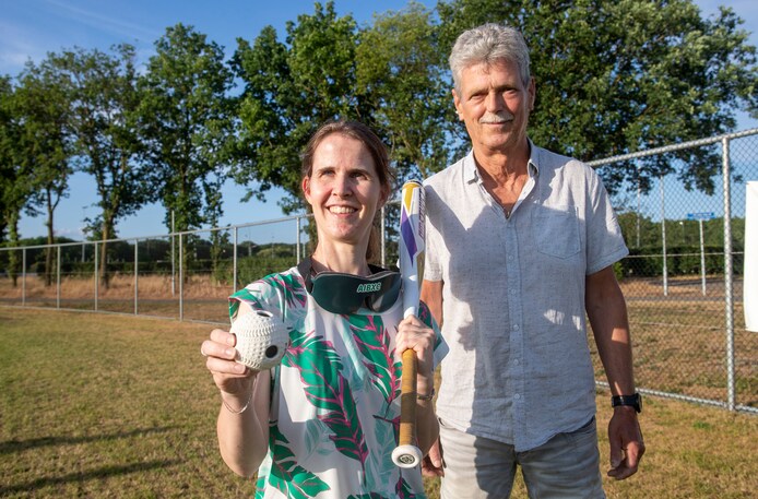 Met knuppel op het honkbalveld voelt blinde Michelle zich in haar ...