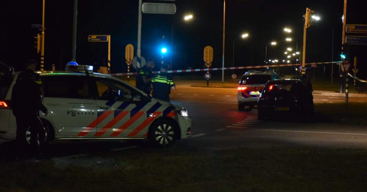 Wat doe je als een kennis geen boks wil geven? Dan steek je hem neer ...