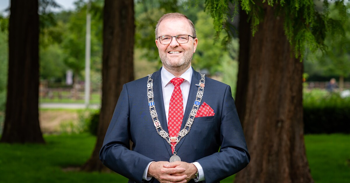 Servaas Stoop blijft burgemeester van West Betuwe | Regio | De ...