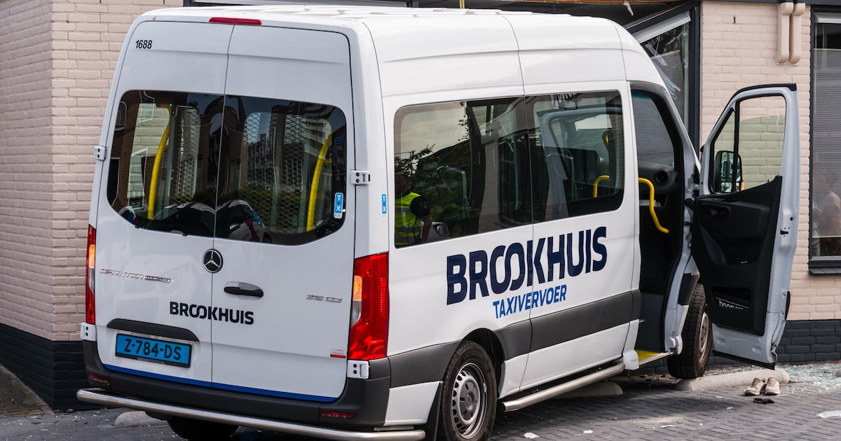 Taxibusje rijdt kantoor van Jos en Ingrid binnen: ‘Ga niet naast haar ...