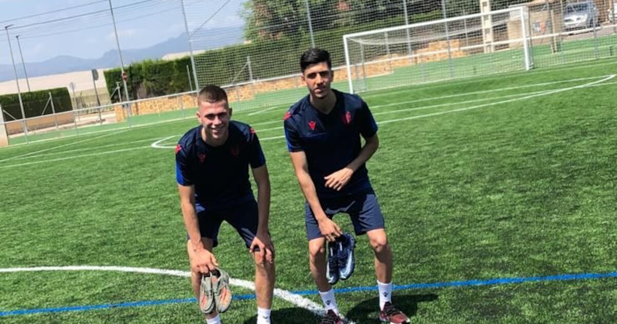 De Spaanse droom van Eren Güler en Floris Liet | Amateurvoetbal ...