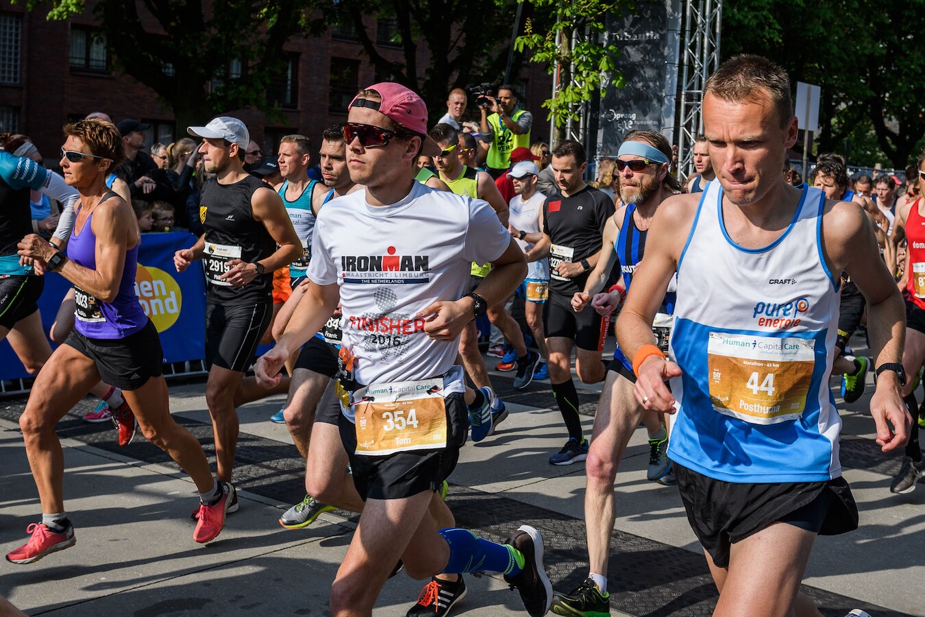 Marathon van Enschede is van start gegaan! Dit zijn de lopers waar je ...