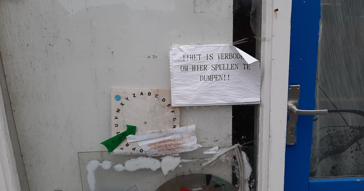 Politiek over rotzooi bij weggeefwinkel Millingen: ‘Er moet iets ...