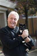 Mark Vos beloofde op het graf van zijn hond Rakker zich in te zetten ...