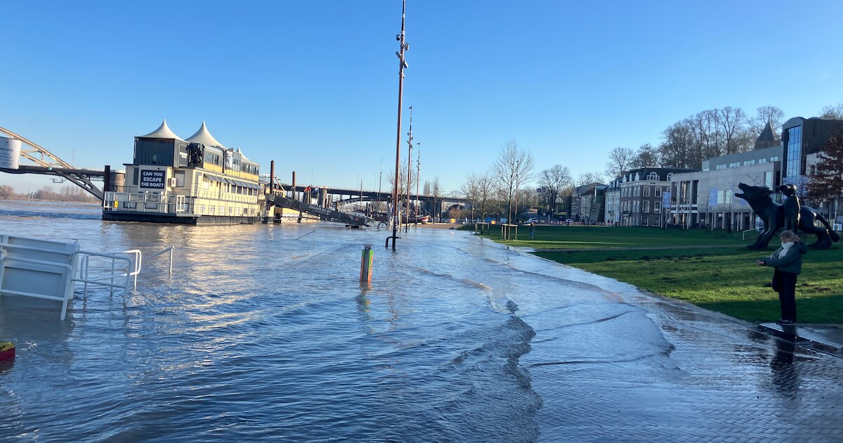 Waterpeil in rivieren weer razendsnel naar beneden: in Rijn en Waal ...