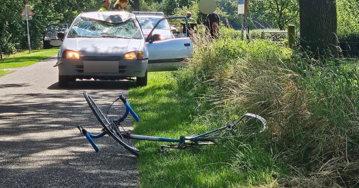 Harde klap tussen wielrenner en auto in Lievelde: fietser zwaargewond ...