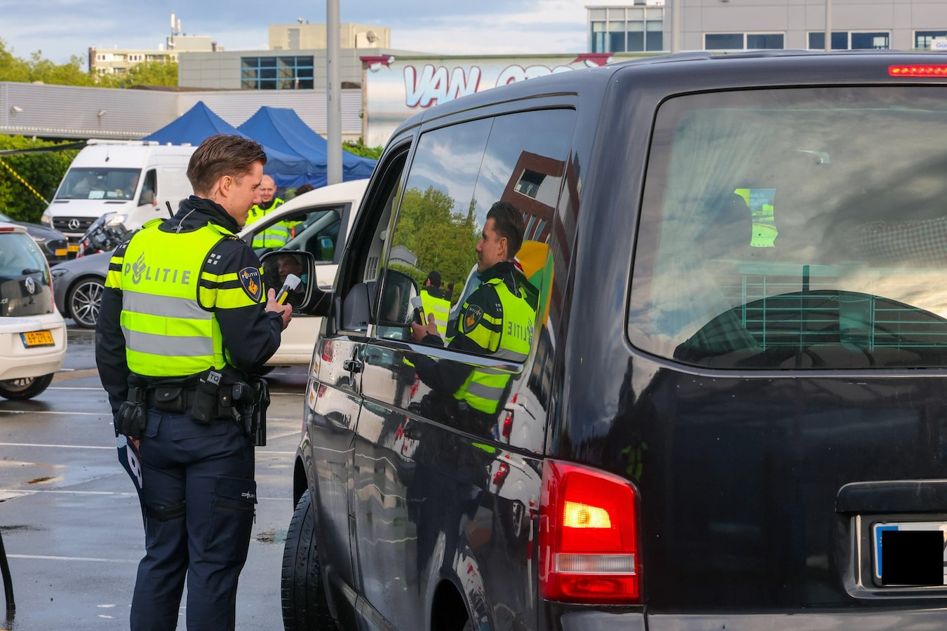 Grote verkeerscontrole bij Albert Heijn XL in Eindhoven: 175 boetes ...