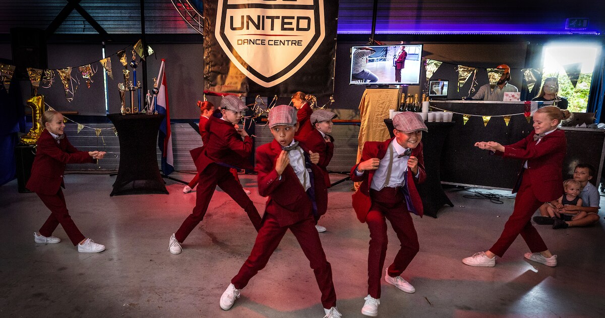 Een uitbundige hulde voor jonge Duivense streetdancers: ze zijn in Engeland wereldkampioen ...