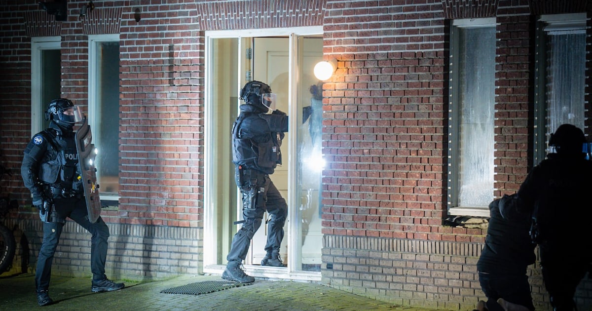 Inval van politie en Fiod in woning en loods in Kootwijkerbroek ...