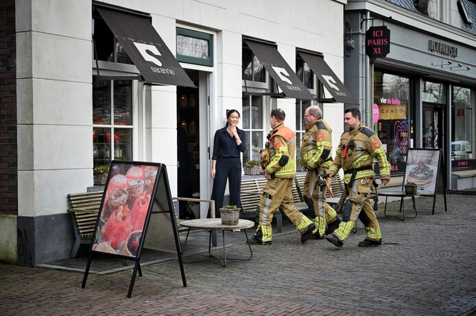 Klant chocolaterie zit drie kwartier vast op toilet, maar na bevrijding ...